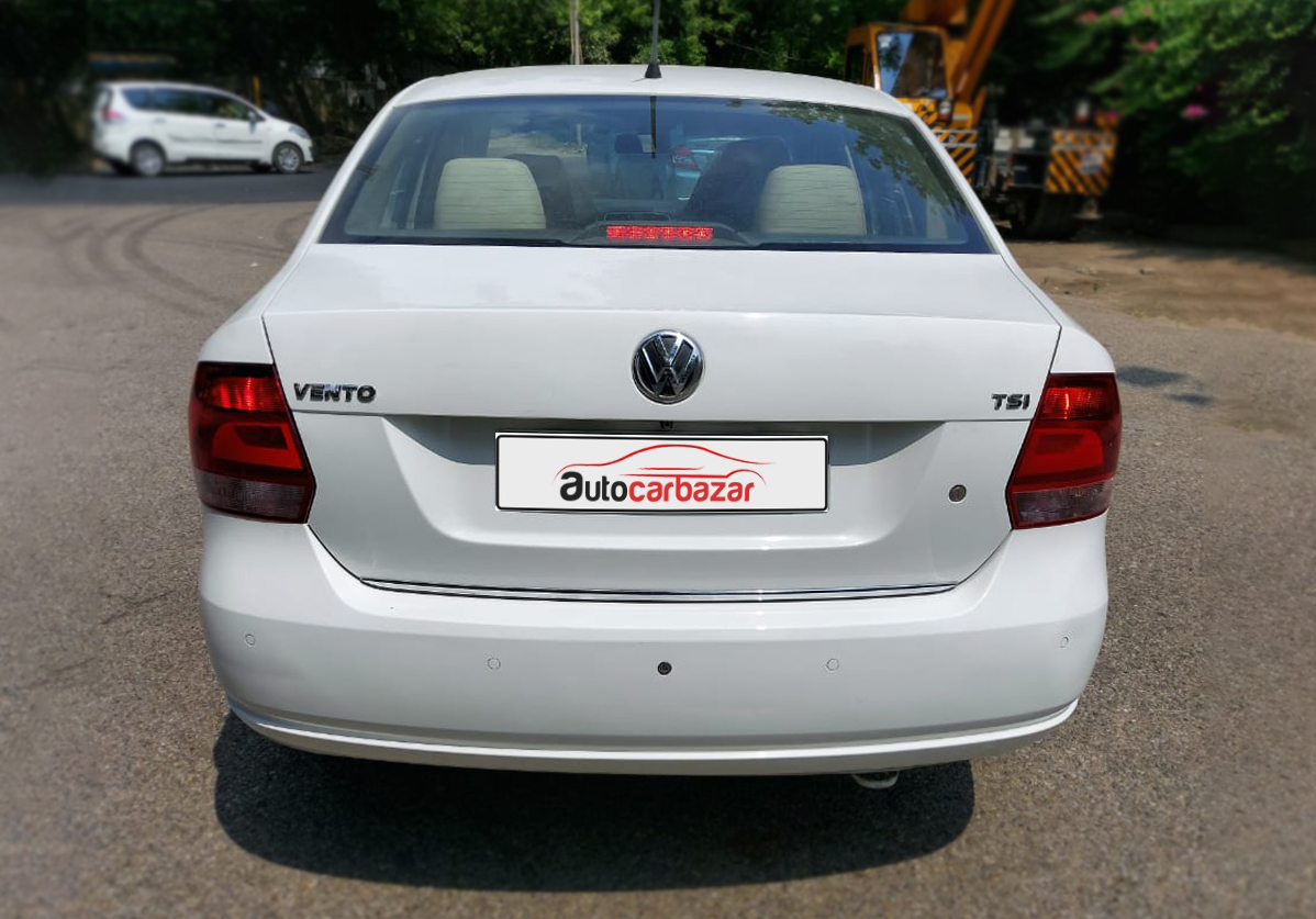 Buy Used 2014 Volkswagen Vento HIGHLINE PETROL AT Petrol in Delhi
